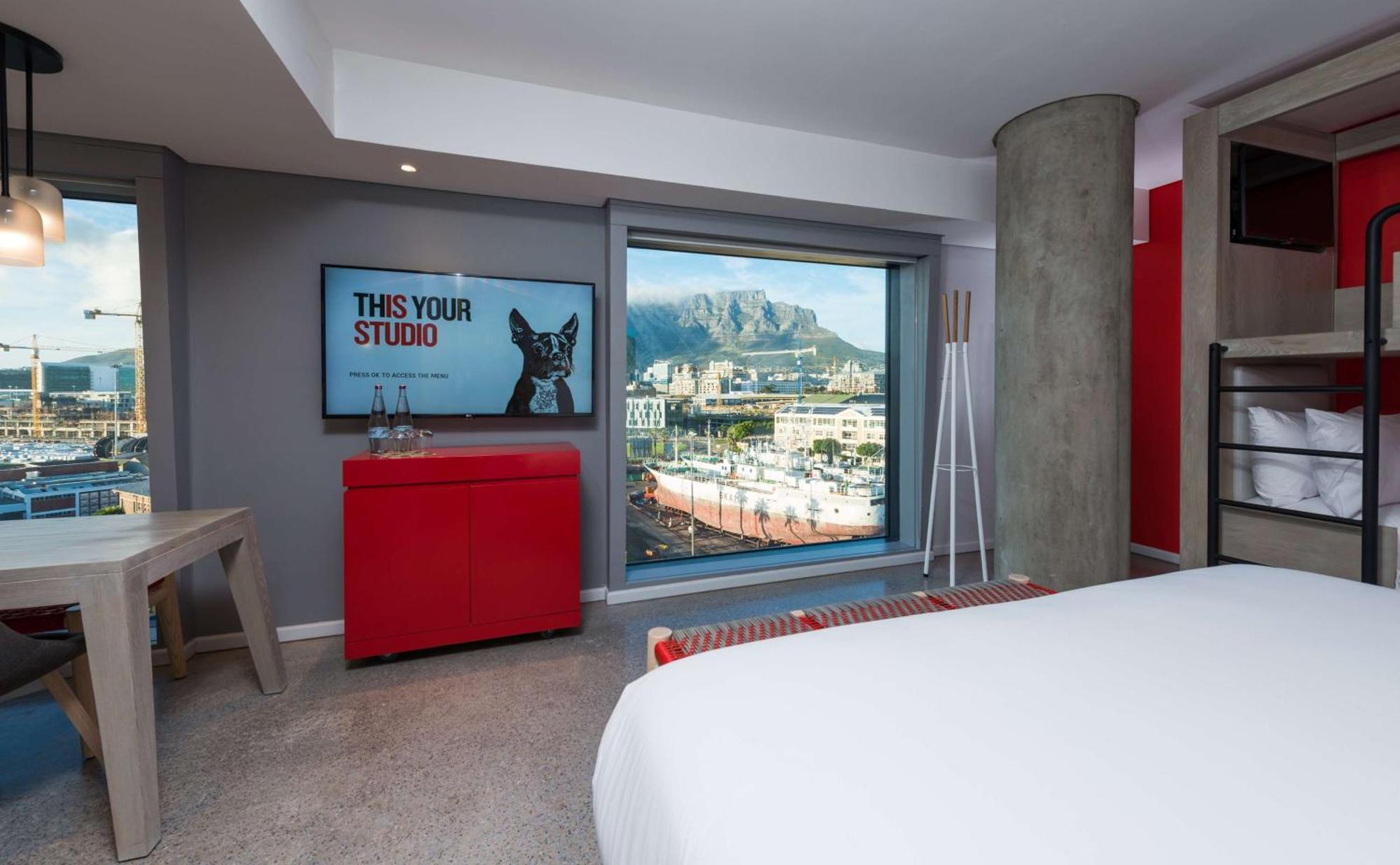 RADISSON RED HOTEL V&A WATERFRONT CAPE TOWN