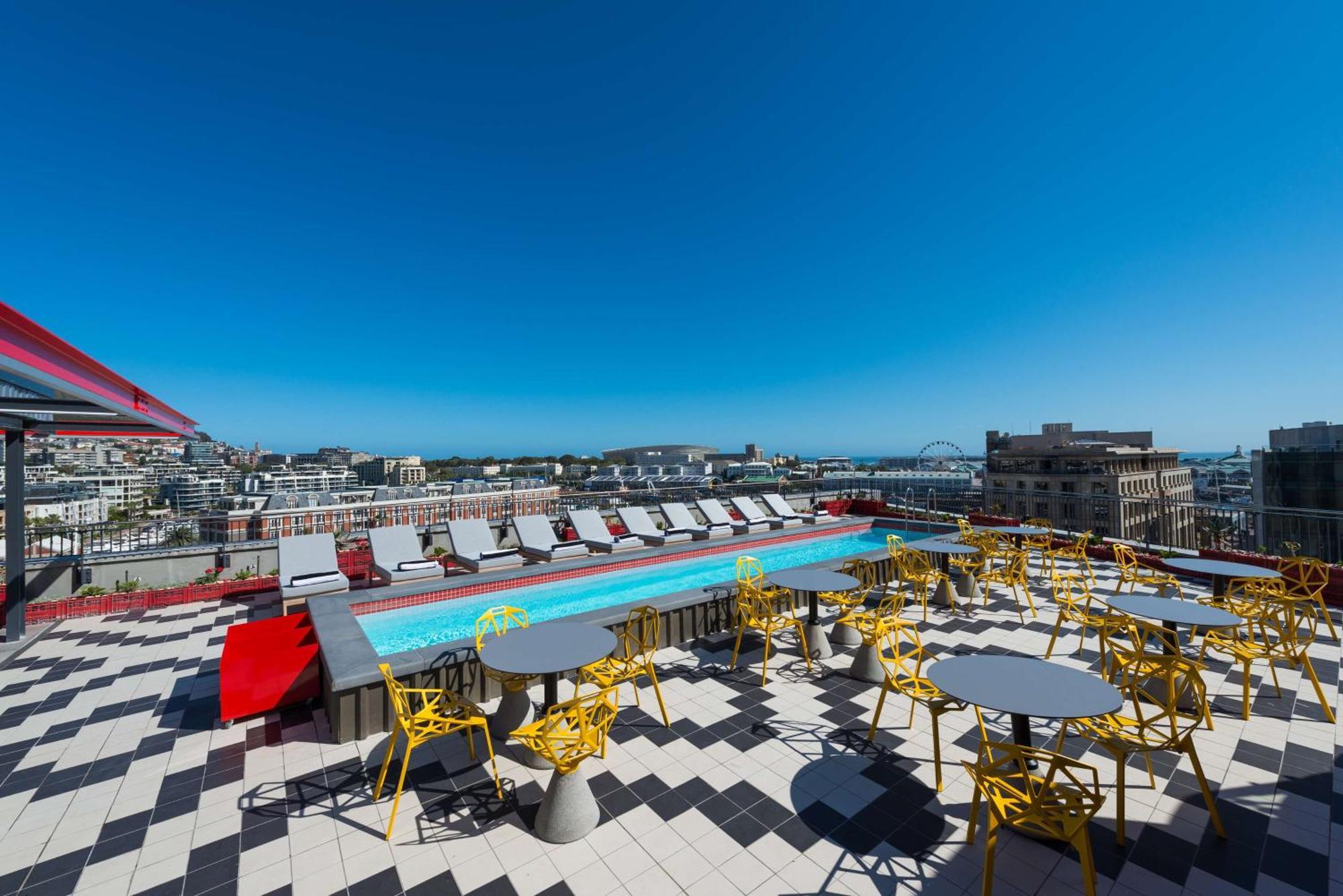 RADISSON RED HOTEL V&A WATERFRONT CAPE TOWN