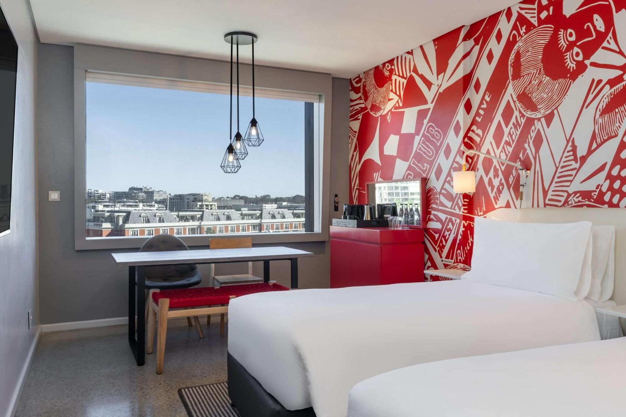 RADISSON RED HOTEL V&A WATERFRONT CAPE TOWN