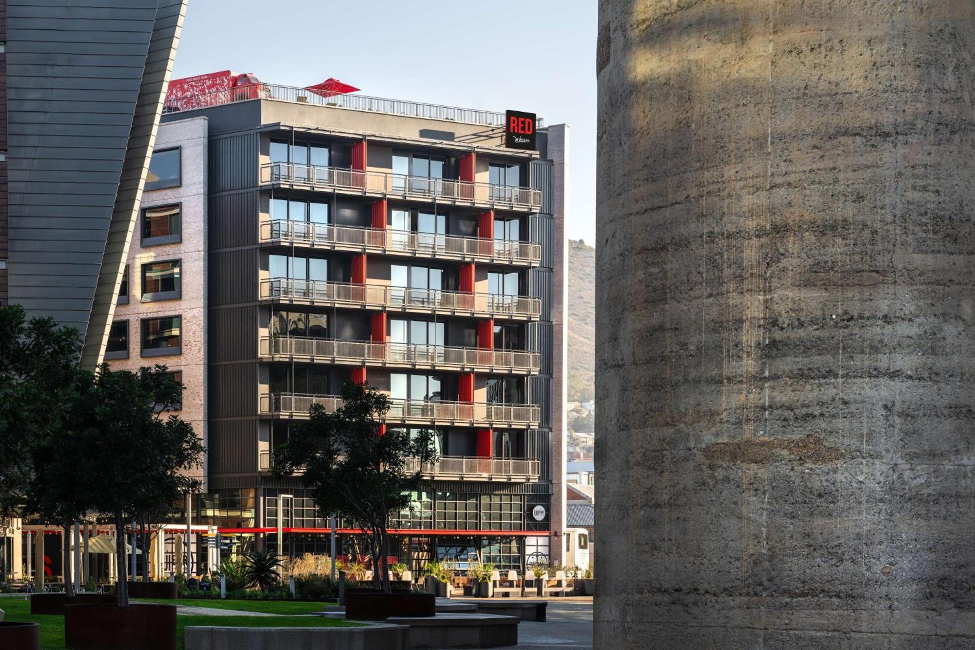 RADISSON RED HOTEL V&A WATERFRONT CAPE TOWN